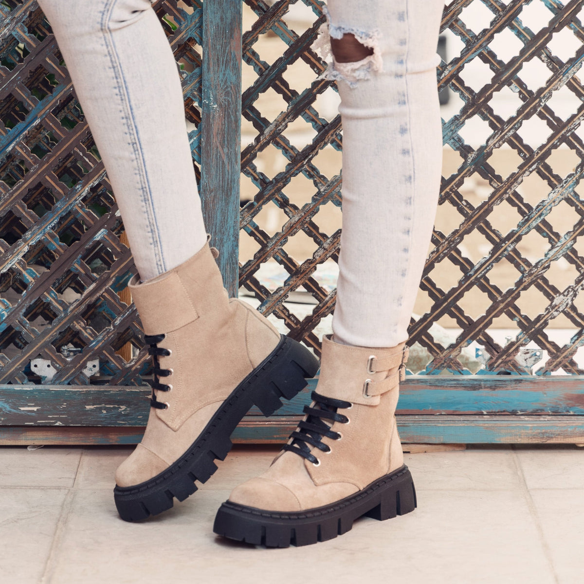 Chunky Combat Beige Boots – Pellame
